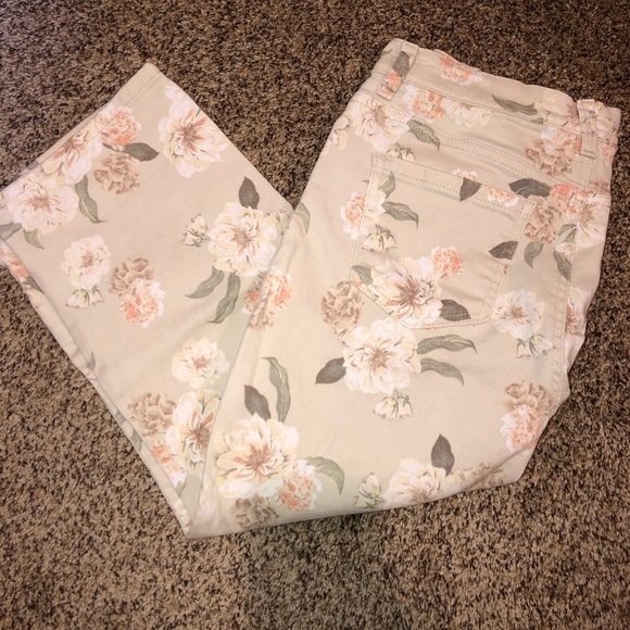 Gloria Vanderbilt | Jeans | Gloria Vanderbilt Floral Capris | Poshmark